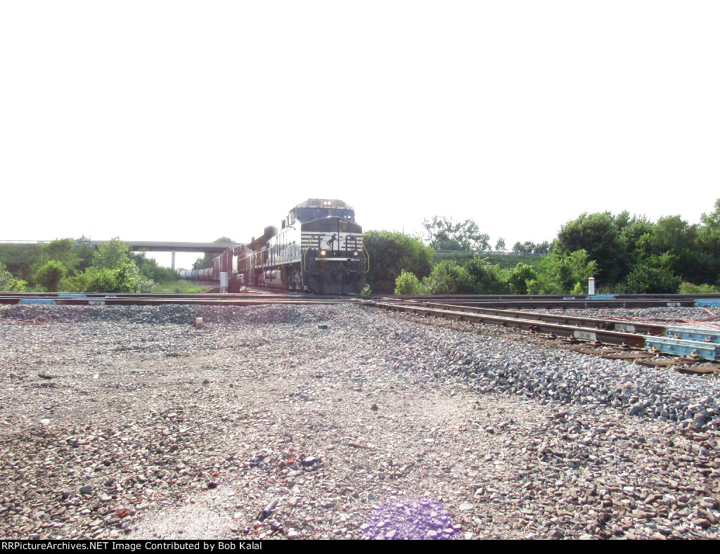 NS 7655 & UP 7944 crossing diamond